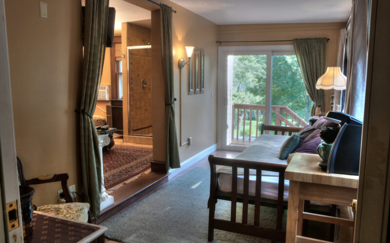 Rooms & Rates - Cardinal's Roost B&B