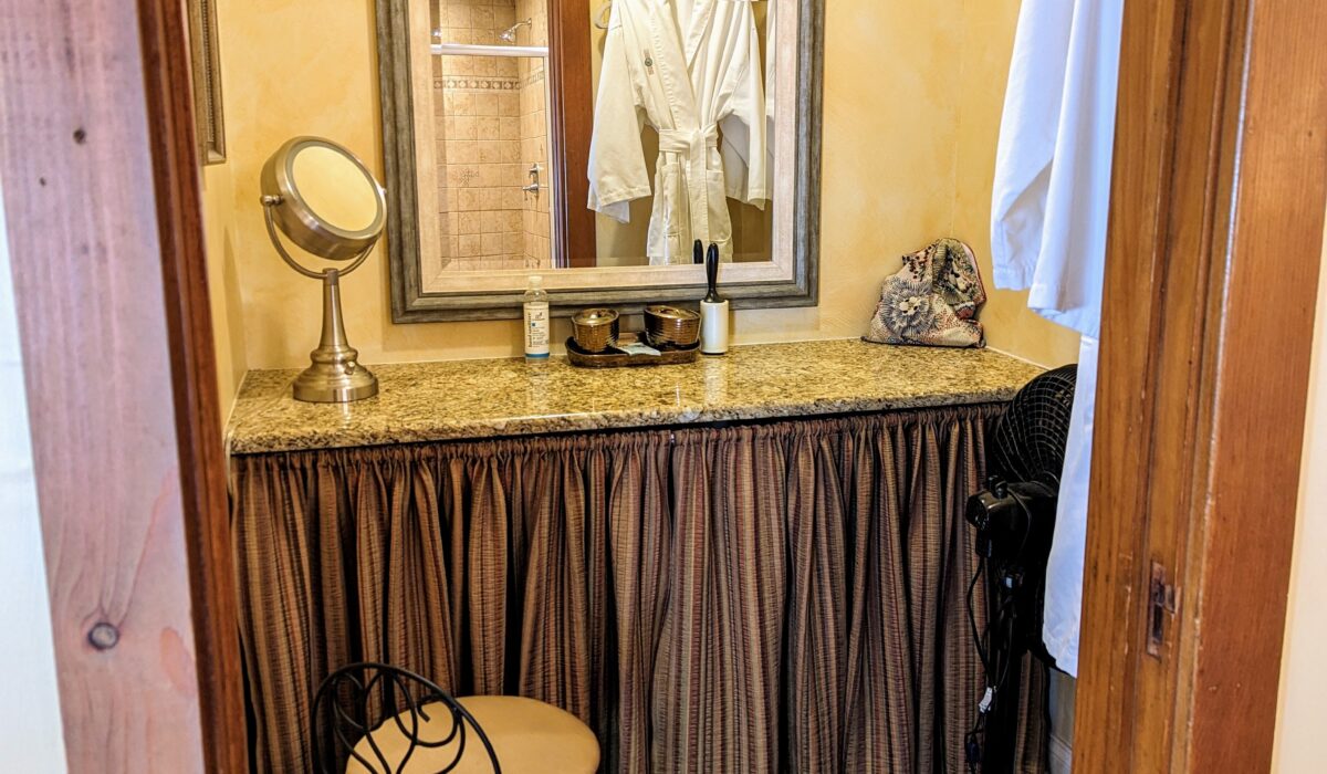 Dogwood Suite – Cardinal's Roost B&B